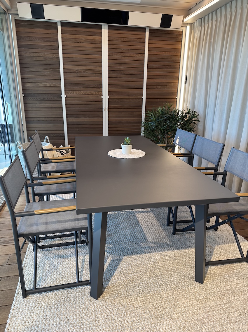 Dining table set - Liv Outdoor